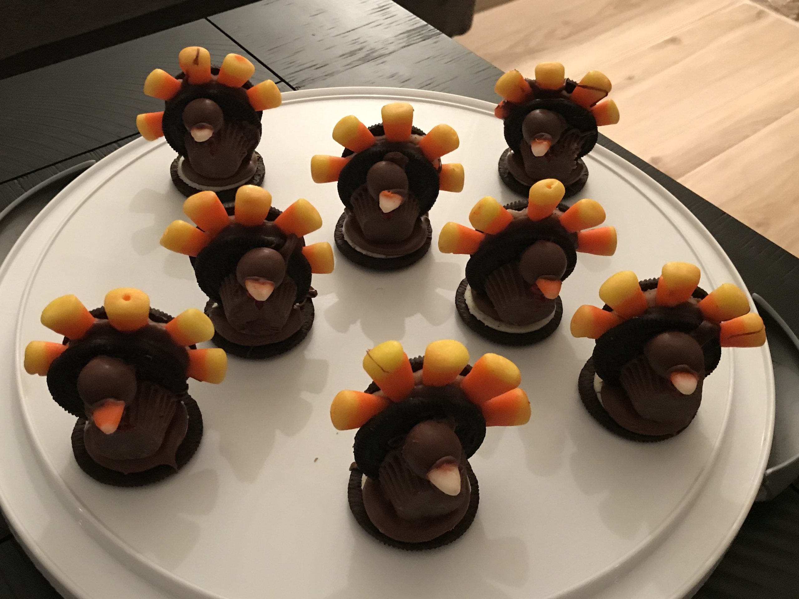 November 2021 Craft: Edible Thanksgiving Turkeys